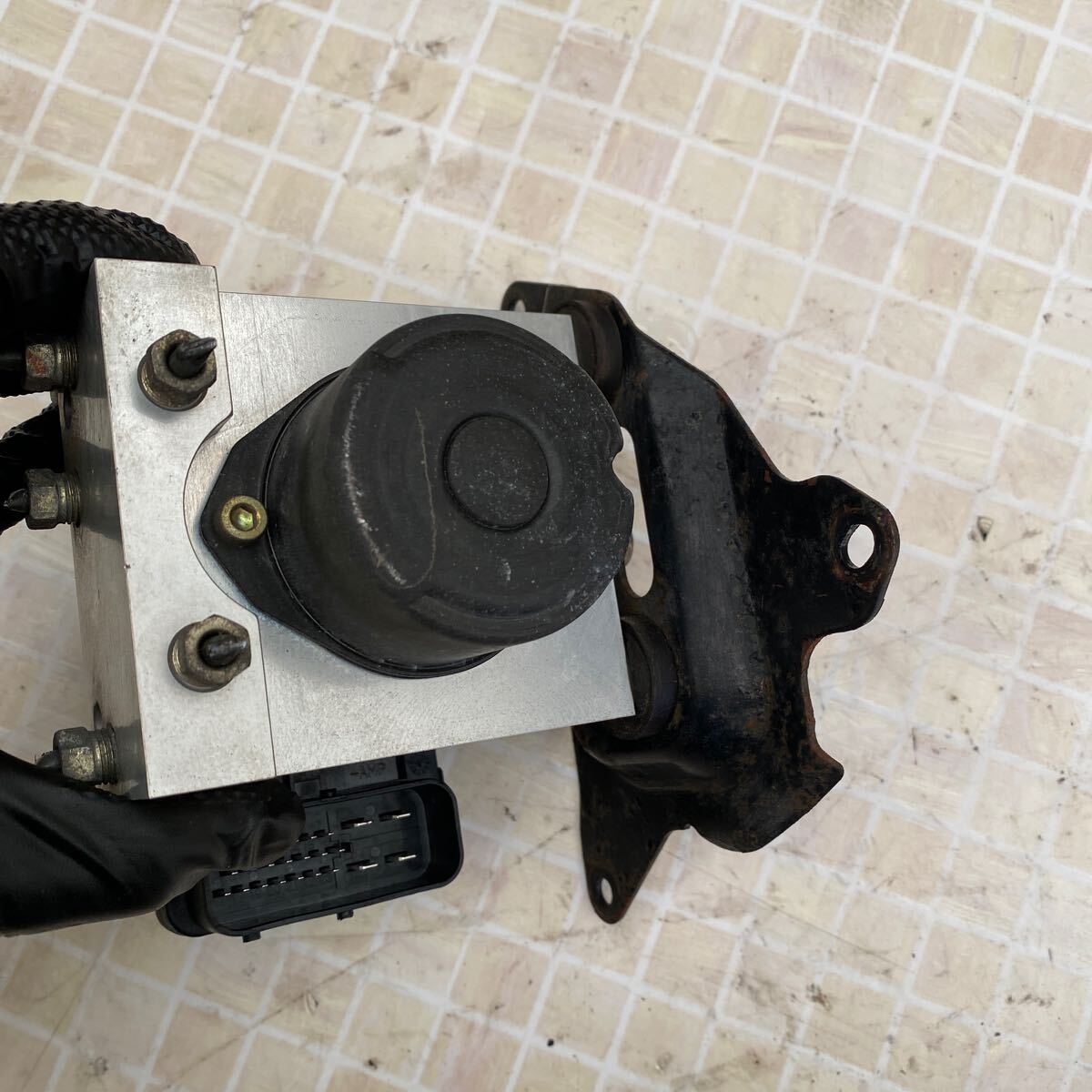 Yahoo!オークション - ABSアクチュエーター ジムニー JB23 4型