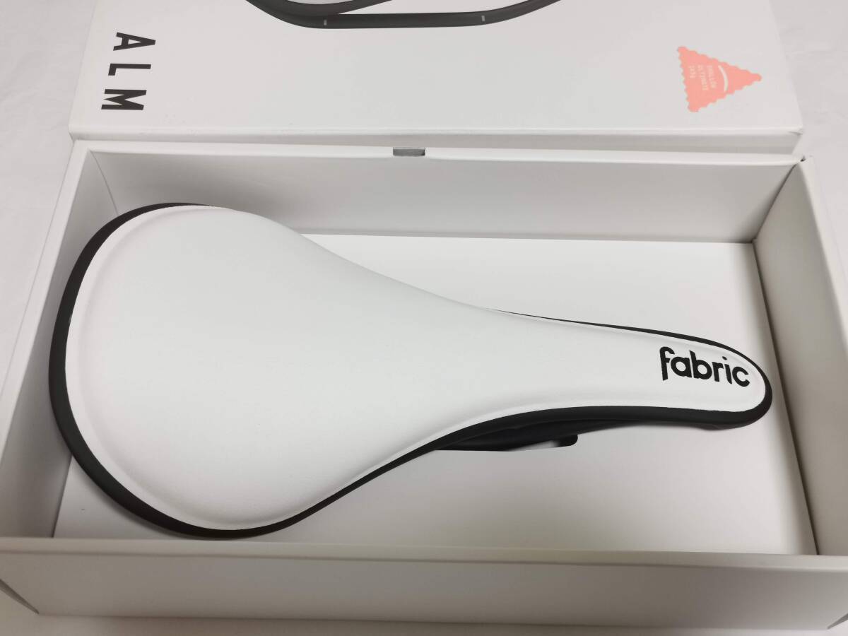 Yahoo!オークション - 新品 Fabric ALM Ultimate サドル 白