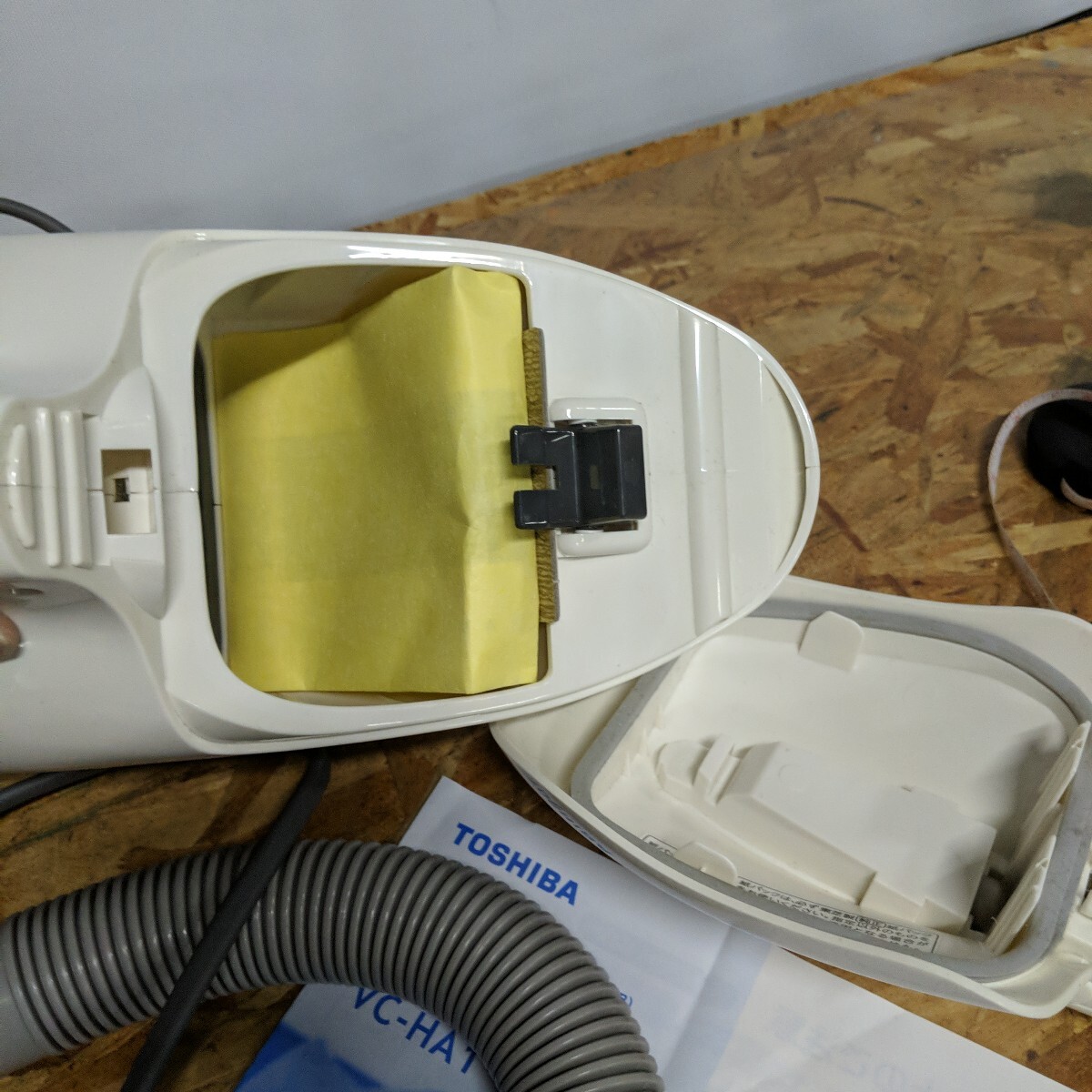 Yahoo!オークション - SKSZ254 掃除機 東芝 クリーナー VC-HA1 W ホワ...