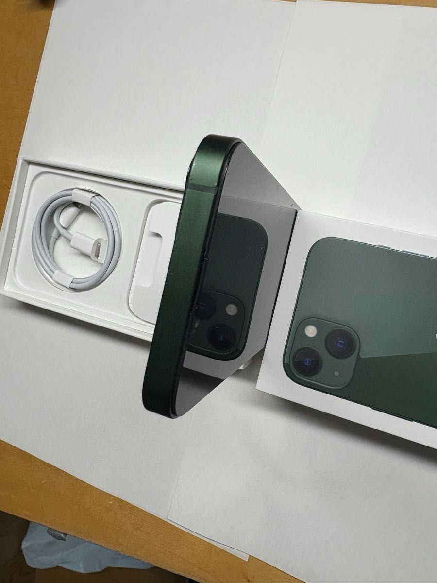 Apple iPhone 13 グリーン ジャンク 前面ガラスが社外品でヒビ Apple iPhone 13 グリーン ジャンク 前面ガラスが社外品でヒビ