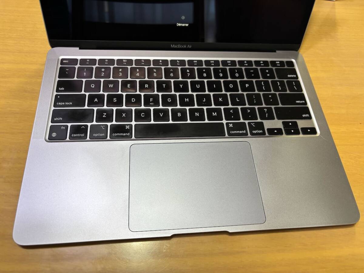 Yahoo!オークション - MacBookAir M1 2020 13インチ USキーボード A233...