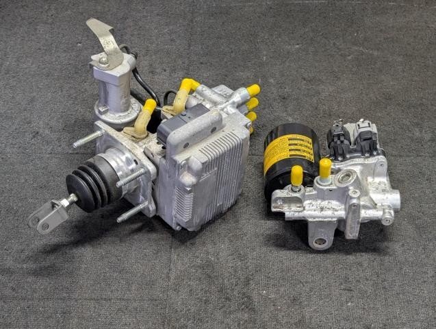 Yahoo!オークション - [Z816-C]SAI AZK10 後期 47210-75040 純正 ABS ...