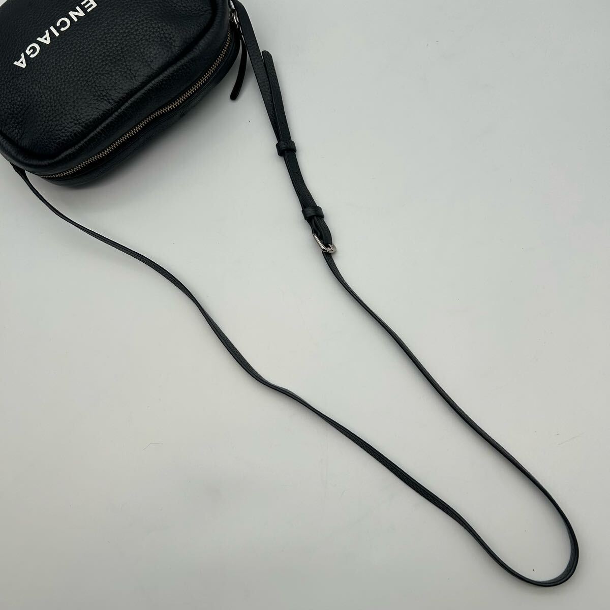 美品】BALENCIAGA バレンシアガ エブリデイ カメラバッグ ロゴ 美品】BALENCIAGA バレンシアガ エブリデイ カメラバッグ ロゴ