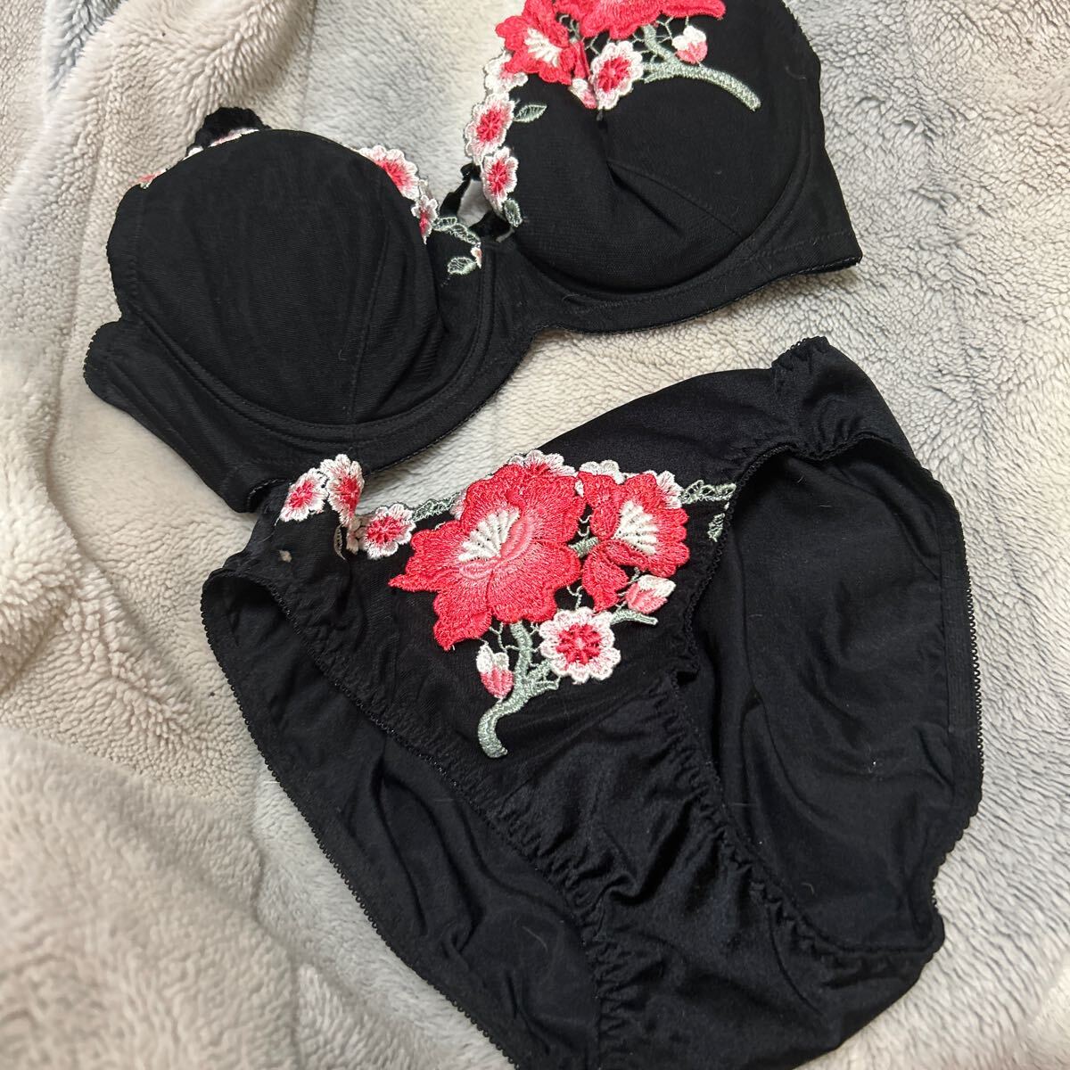 Yahoo!オークション - E65M ブラジャー ショーツセット黒