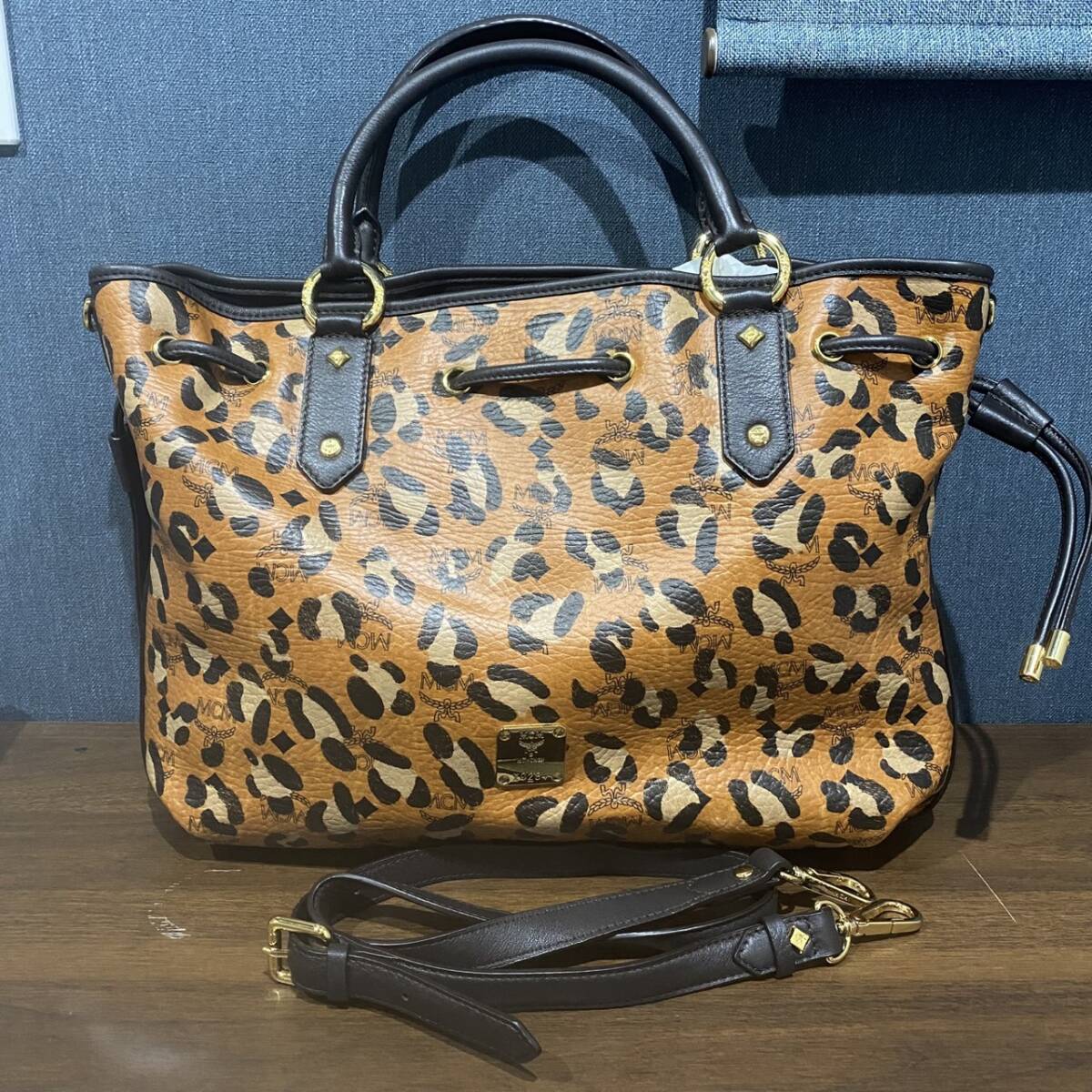 Yahoo!オークション - 【TSS0410 】MCM エムシーエム レオパード柄 X02...