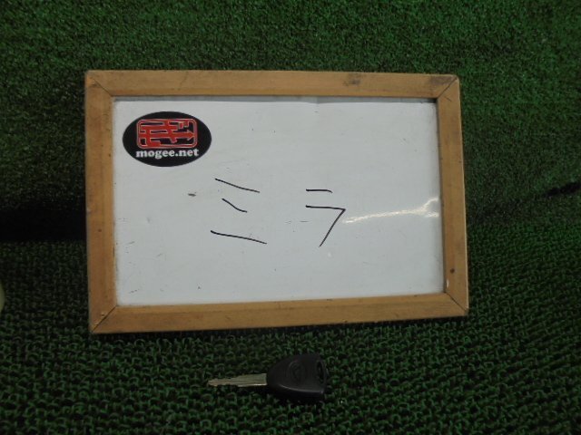 Yahoo!オークション - 1EI3042GP4-5) ダイハツ ミラ L275V 3枚ドア 純...