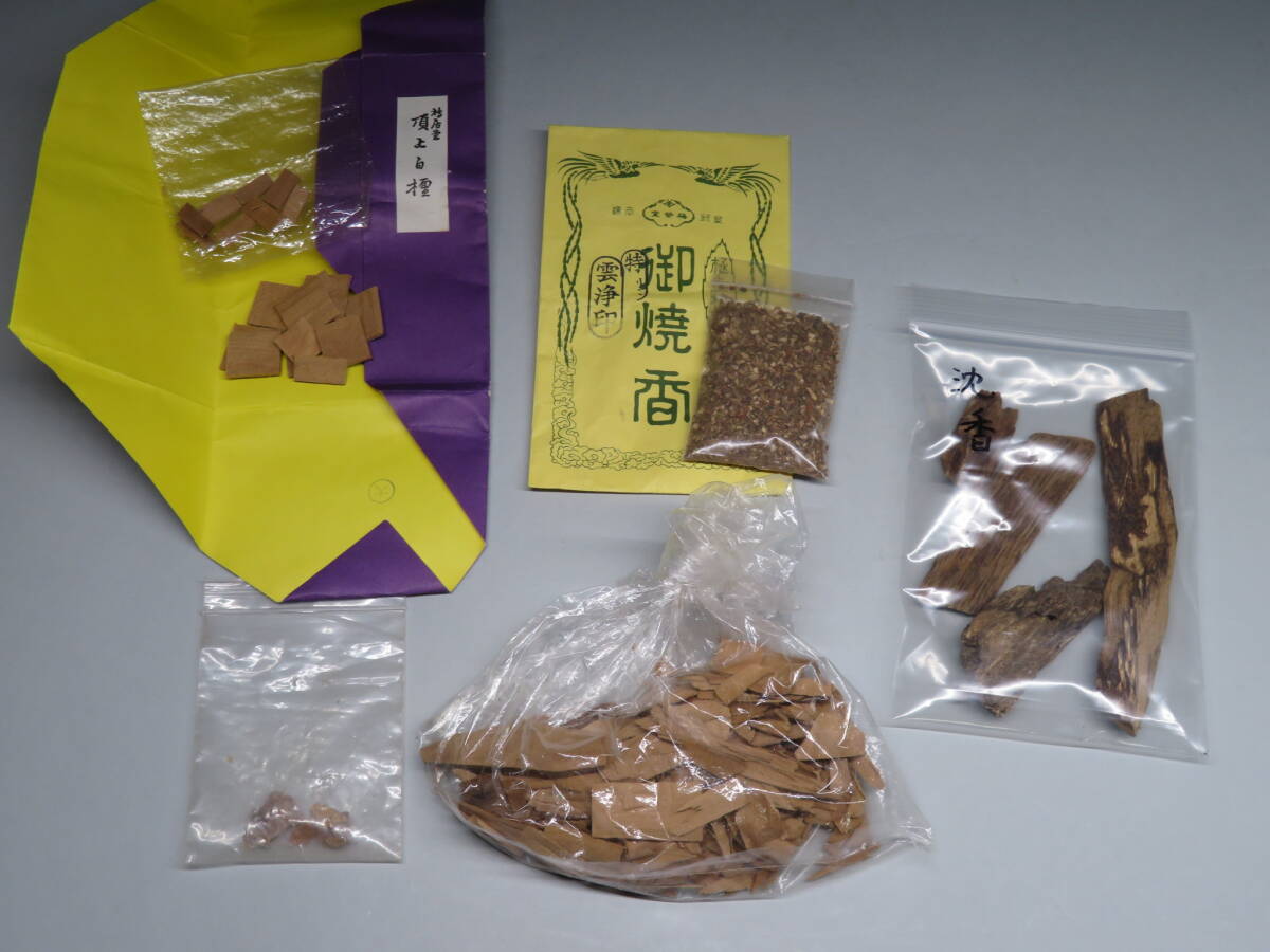Yahoo!オークション - 香木 白檀/沈香/御焼香 5点まとめ売り 約61.37g...