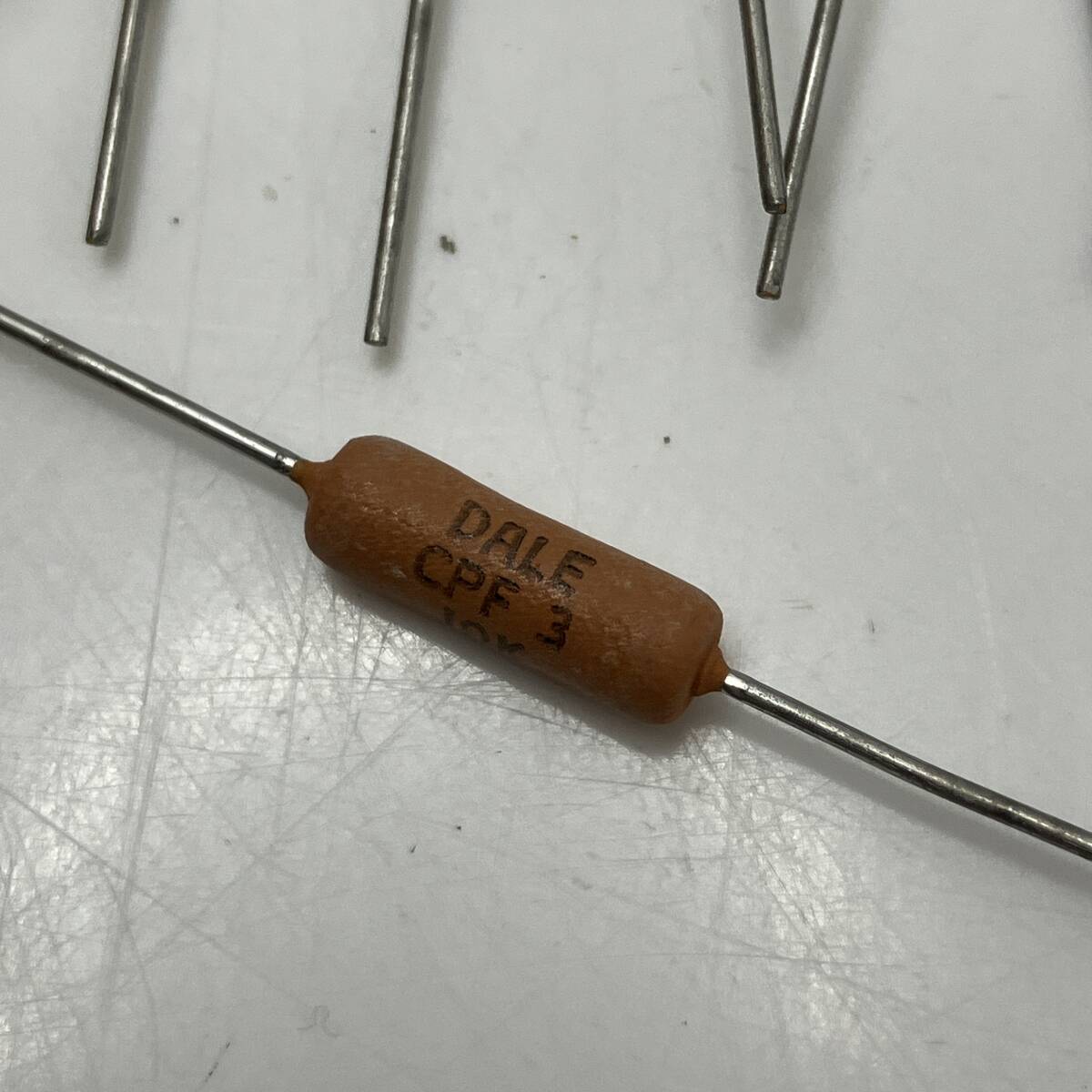 Yahoo!オークション - (志)DALE/デール CPF-3 メタルフィルム抵抗 1%TI...