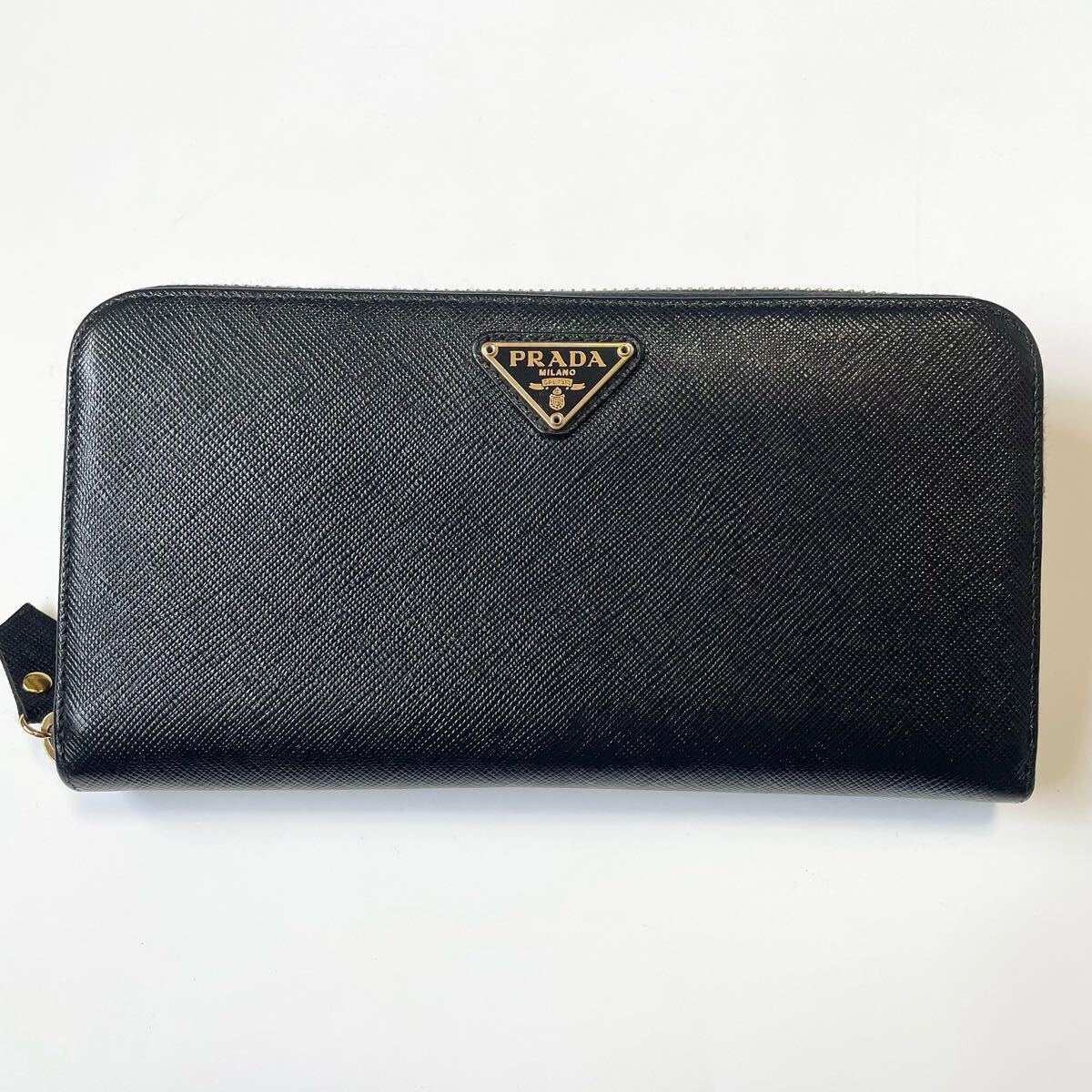 PRADA プラダ ラウンドファスナー 長財布 三角ロゴ ゴールド金具 PRADA プラダ ラウンドファスナー 長財布 三角ロゴ ゴールド金具