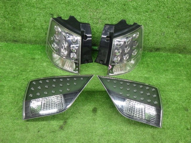 Yahoo!オークション - # H18年 アウトランダー CW5W CW6W 純正 LED テ...