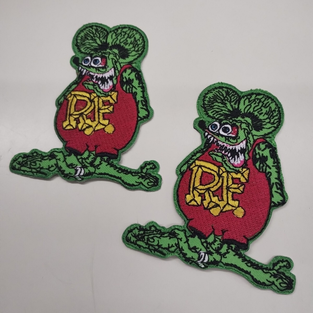 Yahoo!オークション - 緑色の怪しいネズミのワッペン 2枚セット s299