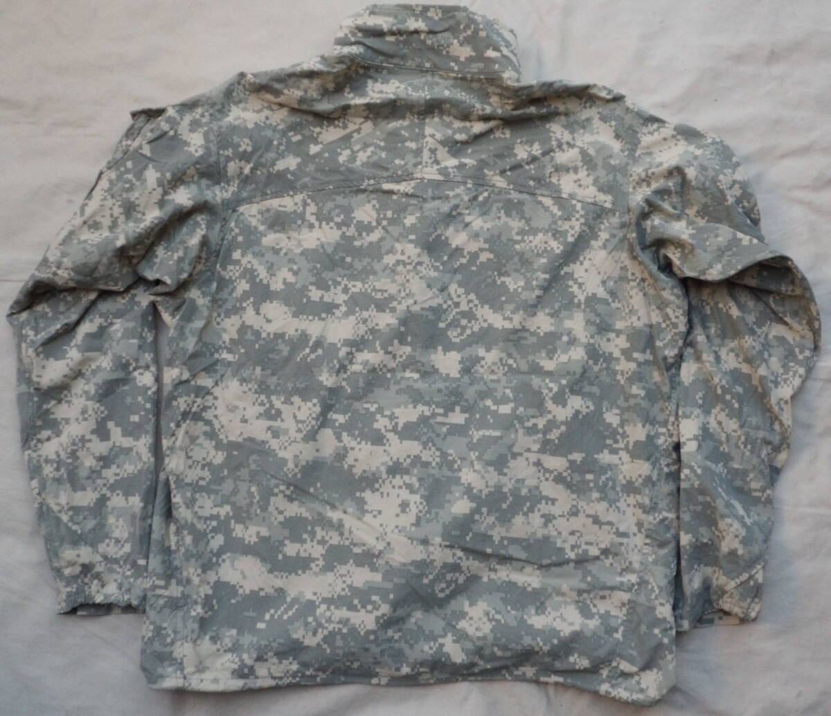 Yahoo!オークション - 上品米軍GEN3 ECWCSソフトシェルACU/UCPジャケッ...
