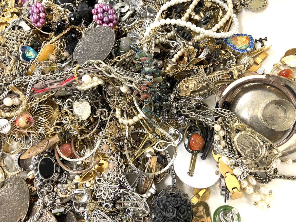 Yahoo!オークション - 2219 0703-67アクセサリー イミテーション 大量...