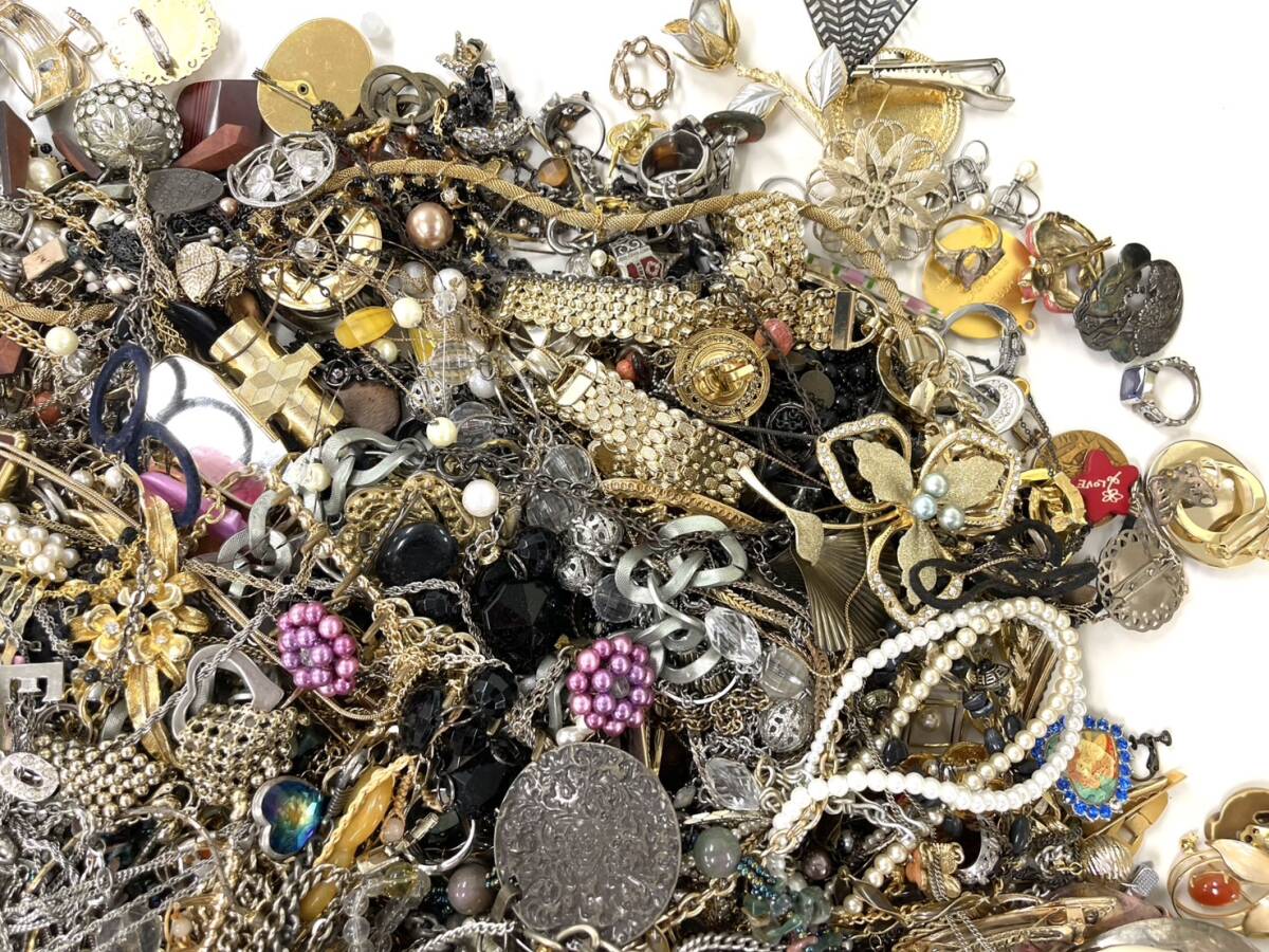 Yahoo!オークション - 2219 0703-67アクセサリー イミテーション 大量...