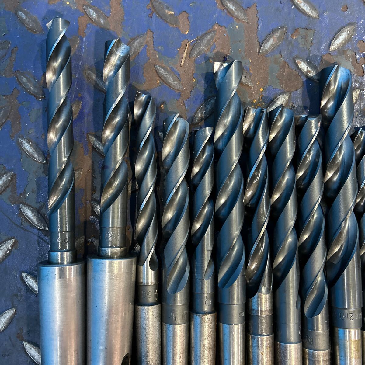 Yahoo!オークション - T387 テーパーシャンクドリル 【無選別】最小13....