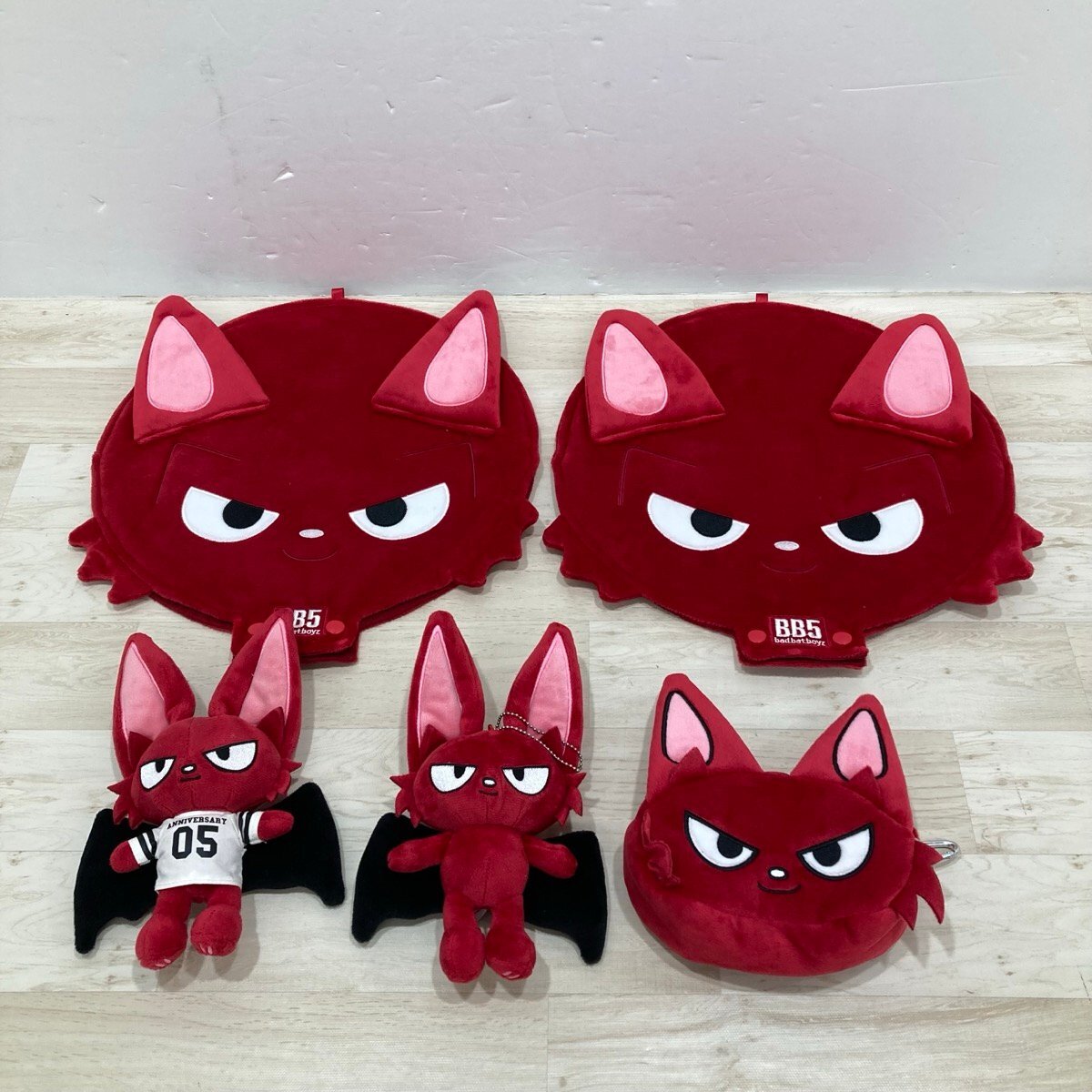 Yahoo!オークション - 5点セット BB5 PARO ポーチ ぬいぐるみ うちわケ...