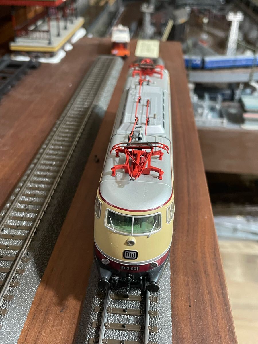 Yahoo!オークション - marklinメルクリン37575 ドイツ国鉄E01電気機関...