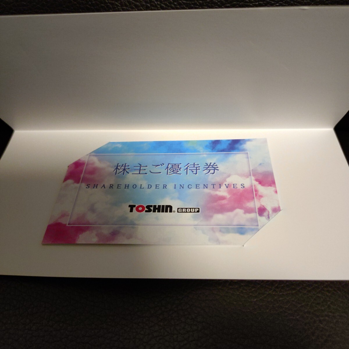 Yahoo!オークション - トーシン 株主優待 ゴルフ平日1R無料招待券 1枚 ...