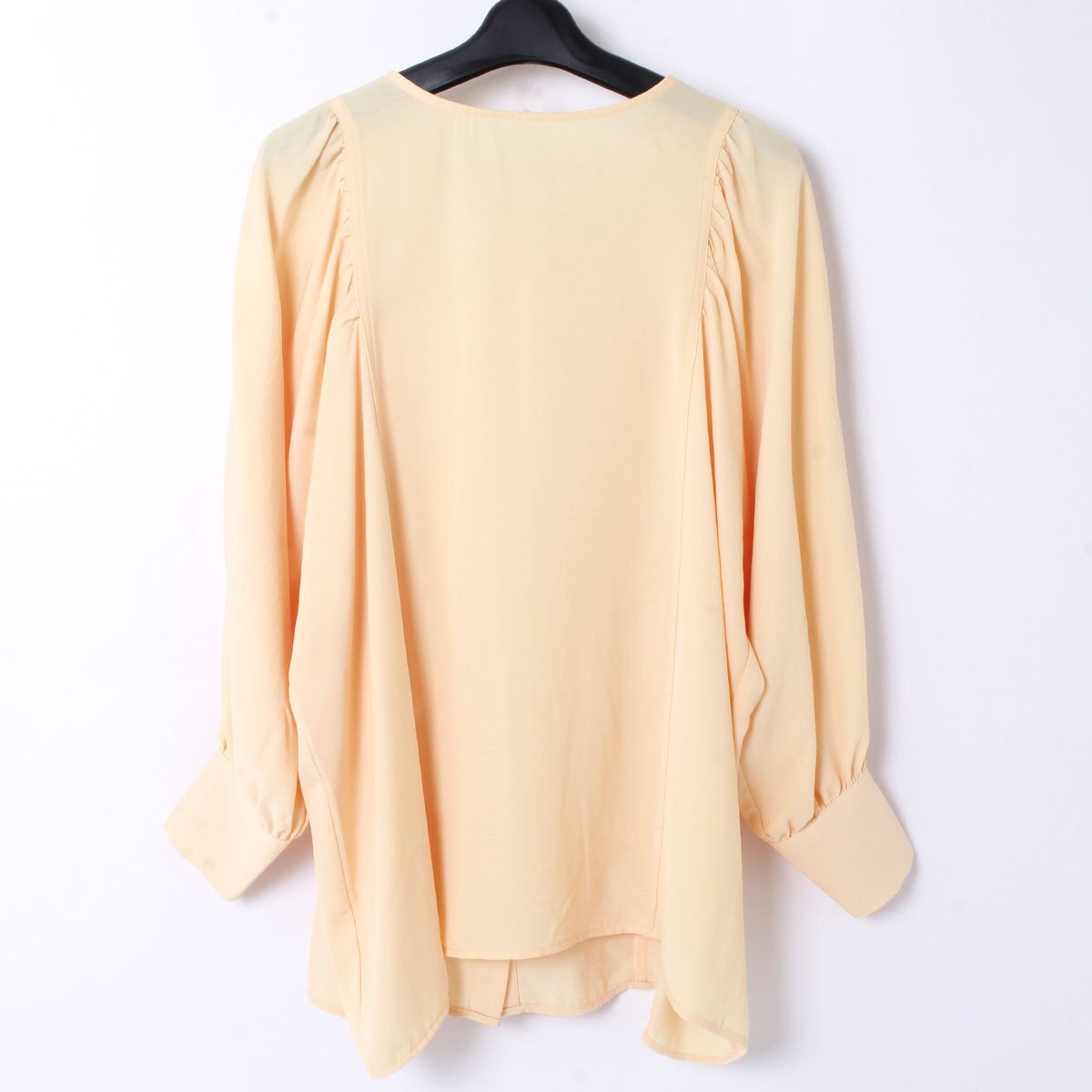 Yahoo!オークション - KBF BACKオープンギャザーブラウス 定価6 490円 ...