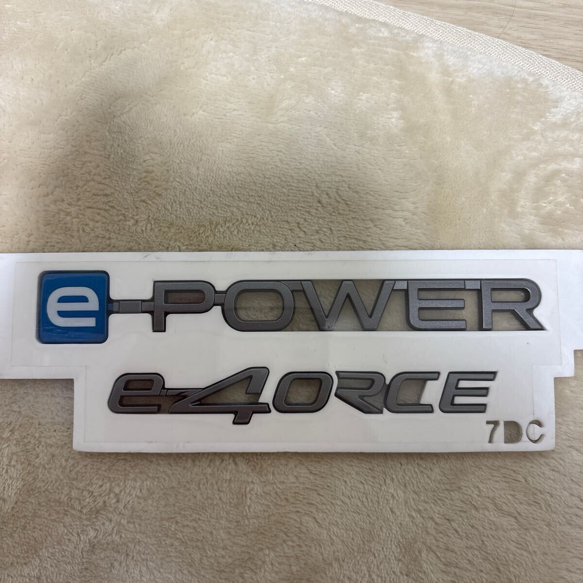 Yahoo!オークション - 日産 純正 リア エンブレム e-Power e-4orce C28...