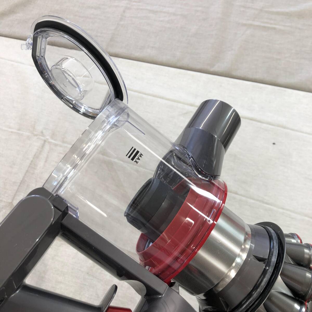 未使用 Dyson(ダイソン) コードレス掃除機 Dyson V8 Slim Fluffy 未使用 Dyson(ダイソン) コードレス掃除機 Dyson V8 Slim Fluffy