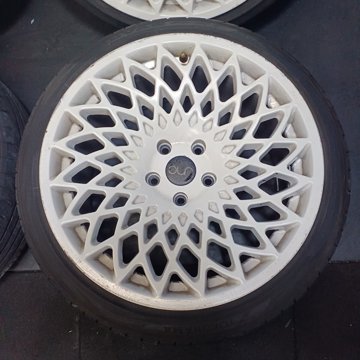 Yahoo!オークション - 18インチ 引っ張りタイヤ メッシュ逆ゾリJNCホイ...