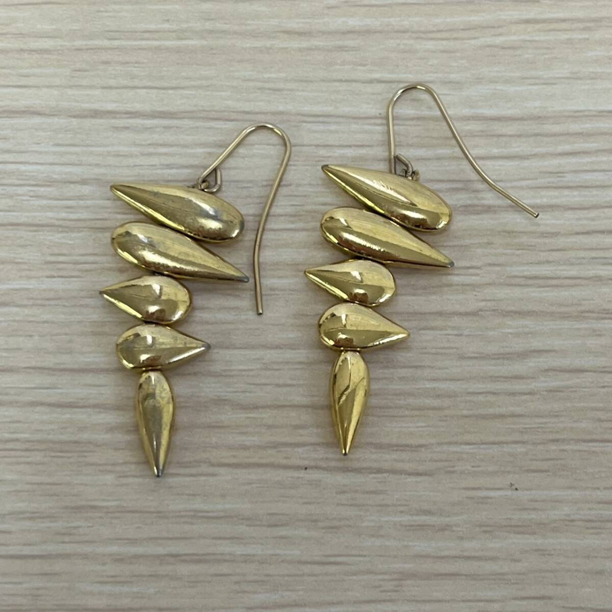 Yahoo!オークション - 【T0405】MONET モネ ピアス ゴールドカラー ア...