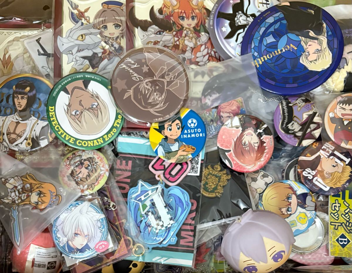 アニメ雑貨 約600点 缶バッジ キーホルダー アクスタ ストラップ アニメ雑貨 約600点 缶バッジ キーホルダー アクスタ ストラップ