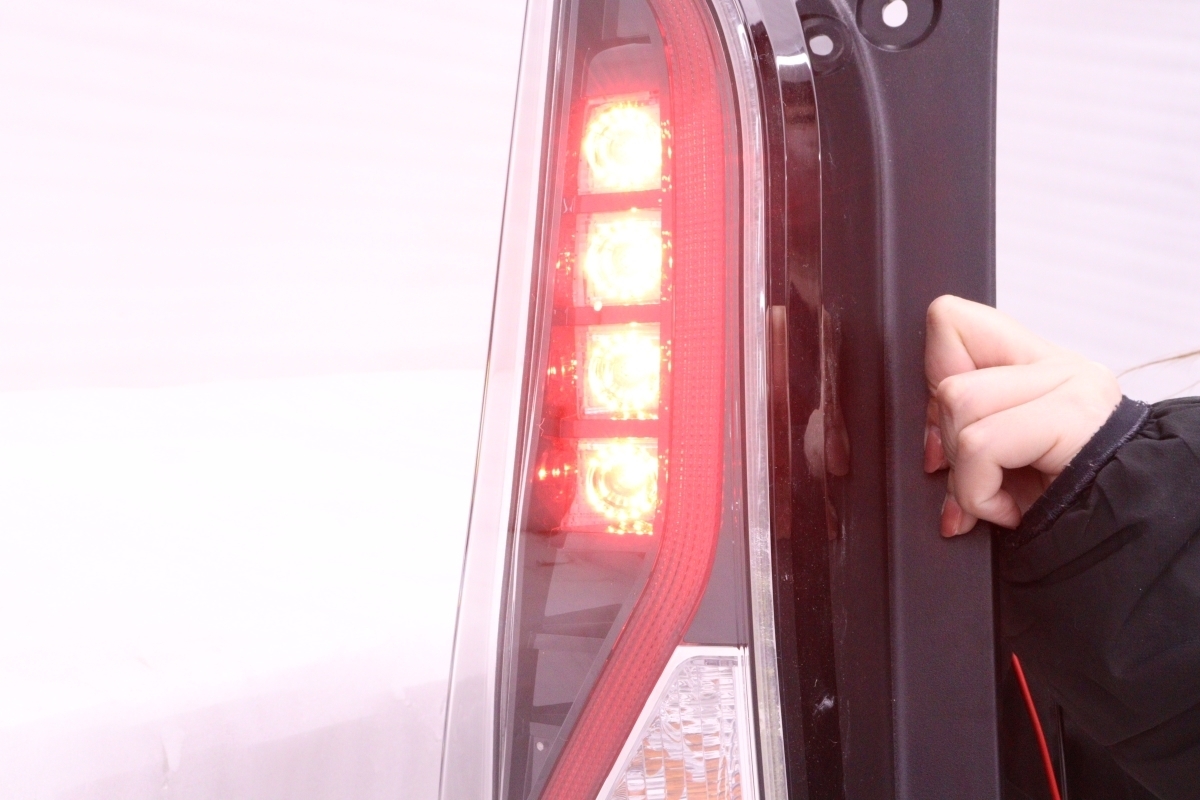 Yahoo!オークション - 53-2234 後期 LED C27 セレナ 左テールライト ハ...