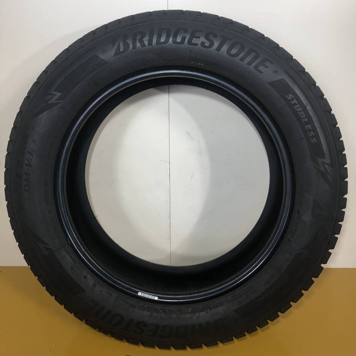 Yahoo!オークション - BRIDGESTONE 225/60R18 100Q BLIZZAK DM-V3 ブ...