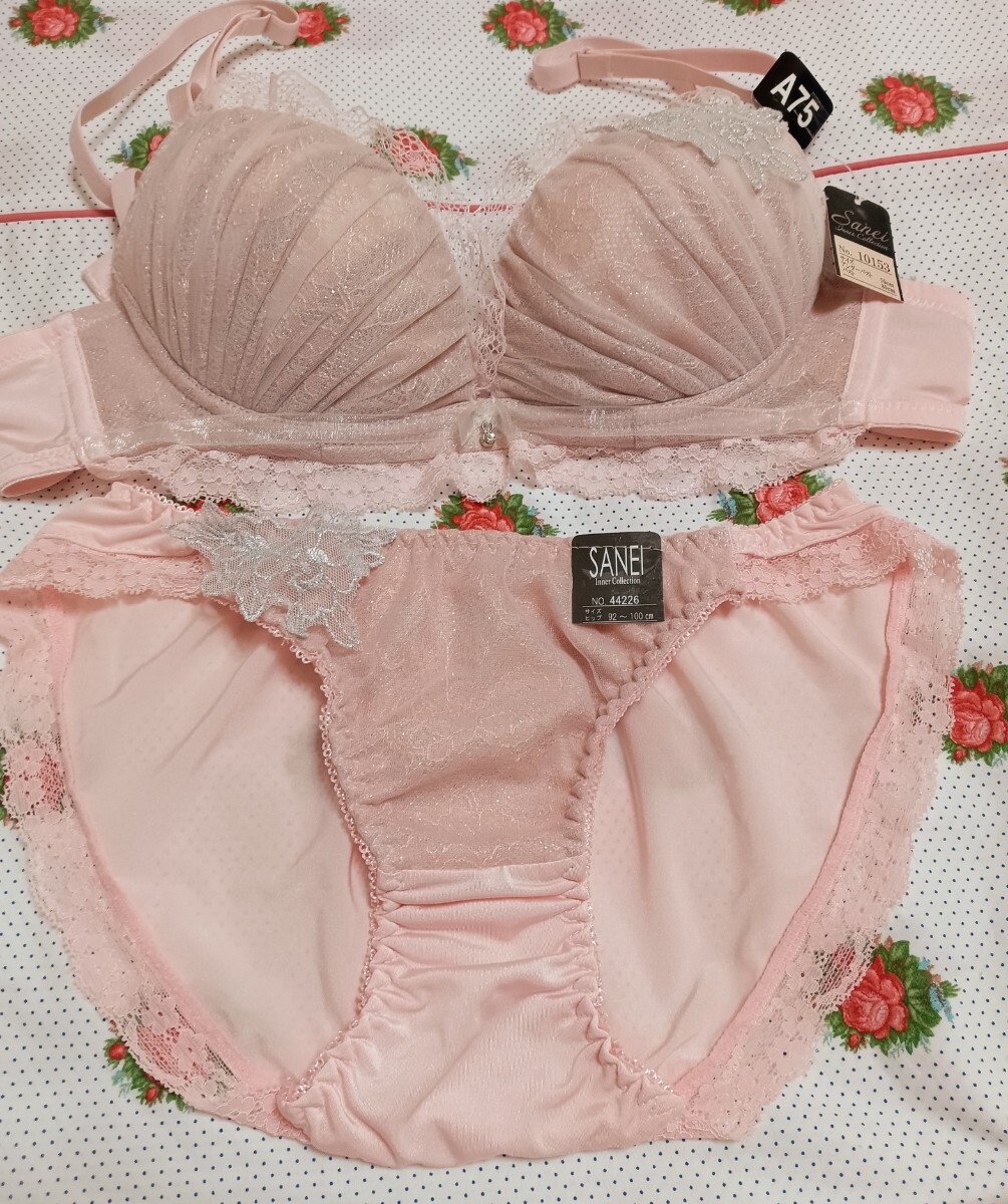 Sanei A75ブラ＆ショ―ツ Mサイズ タグつき 品(75)｜売買されたオークション情報、yahooの商品情報をアーカイブ公開 - オークファン（aucfan.com）
