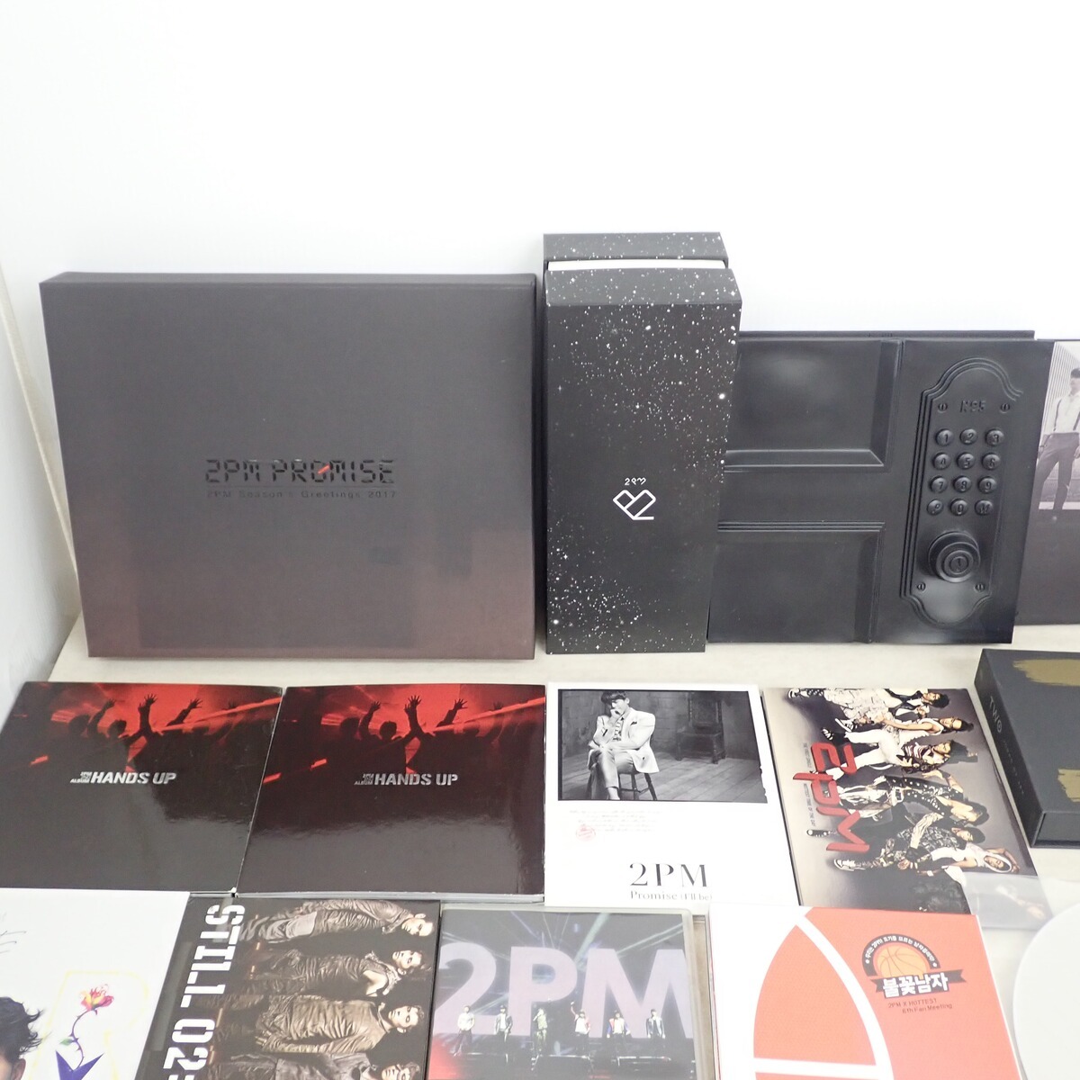 2PM CD/DVD/うちわ/フォトカード/ペンライト GROWN/ONE/REPUBLIC OF 2PM 等 まとめてセット JUNHO IN(2PM)｜売買されたオークション情報 ...