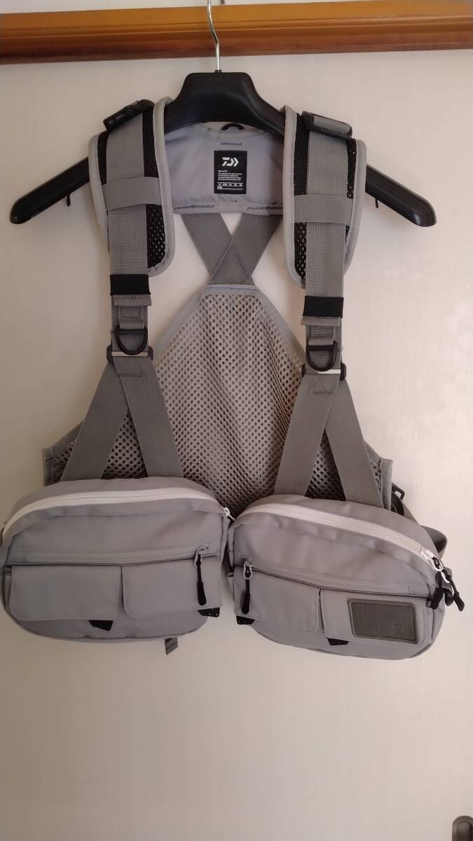 Yahoo!オークション - 【ダイワ】 ライトフィッシングベストDV-3522中...