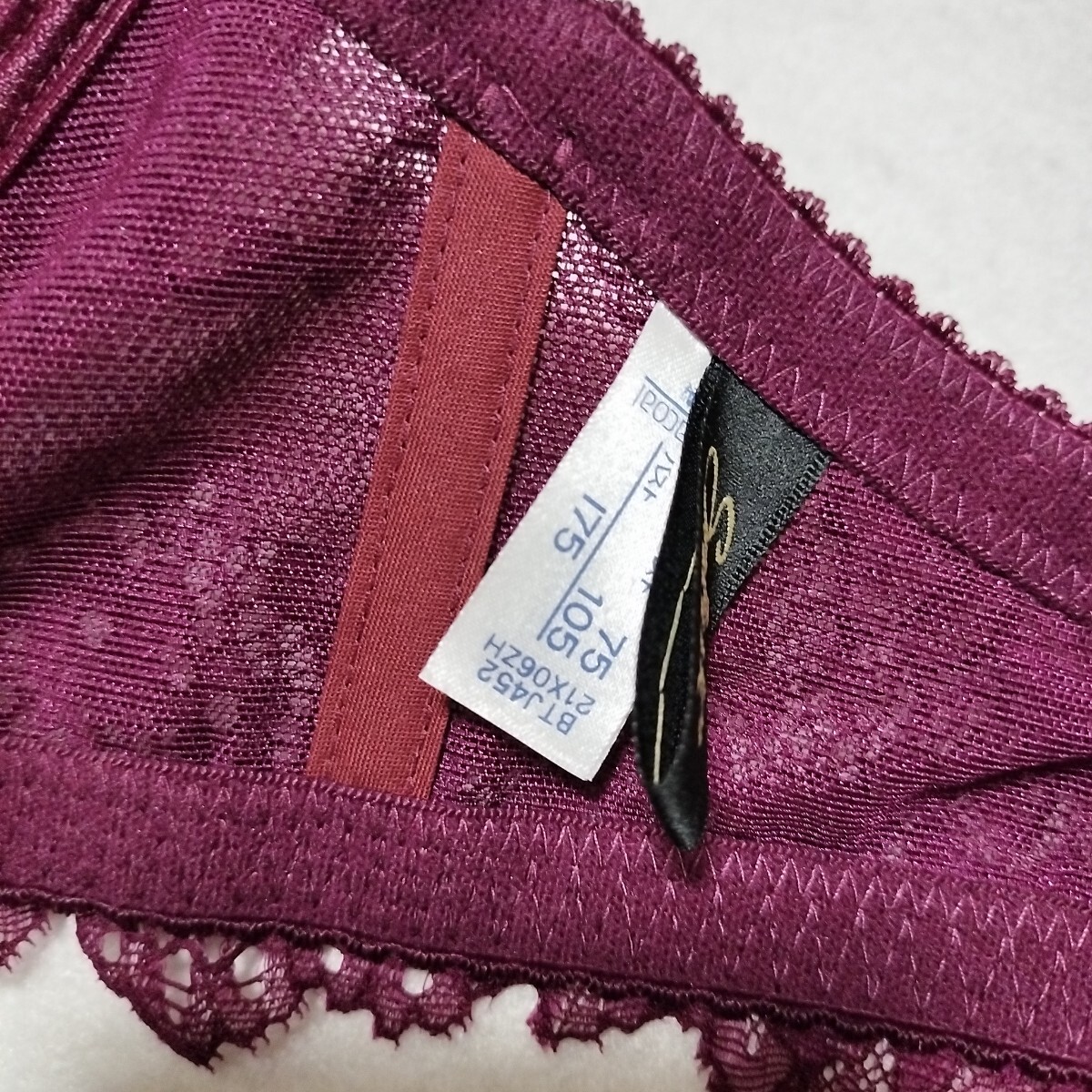 Yahoo!オークション - wacoal サルート 52 プレステージ 2点 ブラ ヒッ...