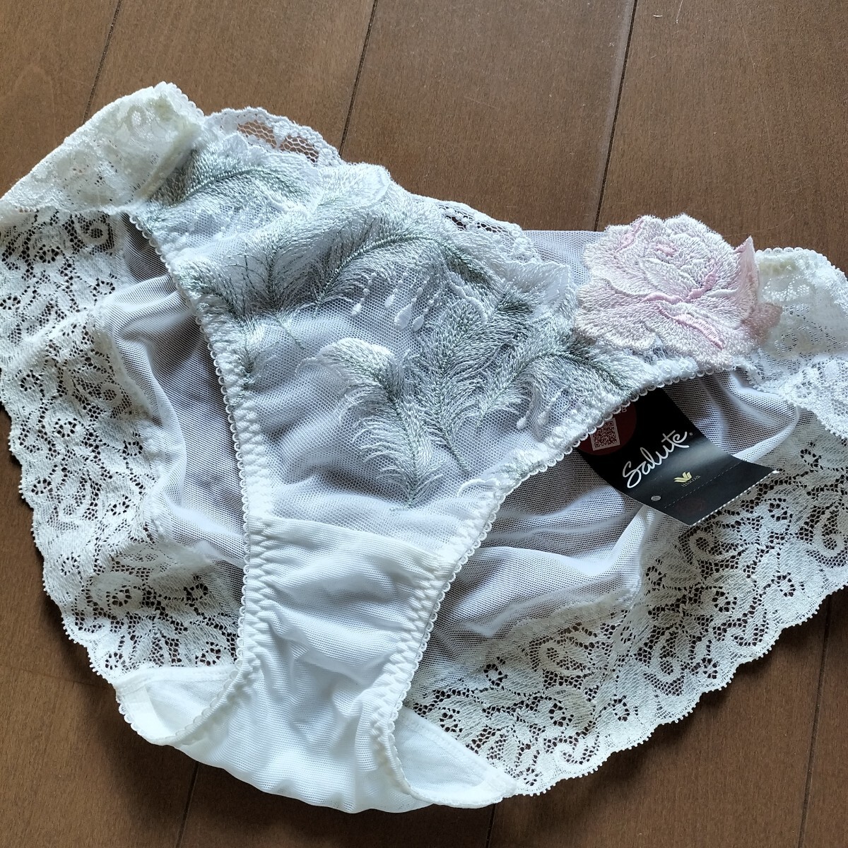 Yahoo!オークション - サルート【カルメン】ノーマルL 94G 新品 タグ...