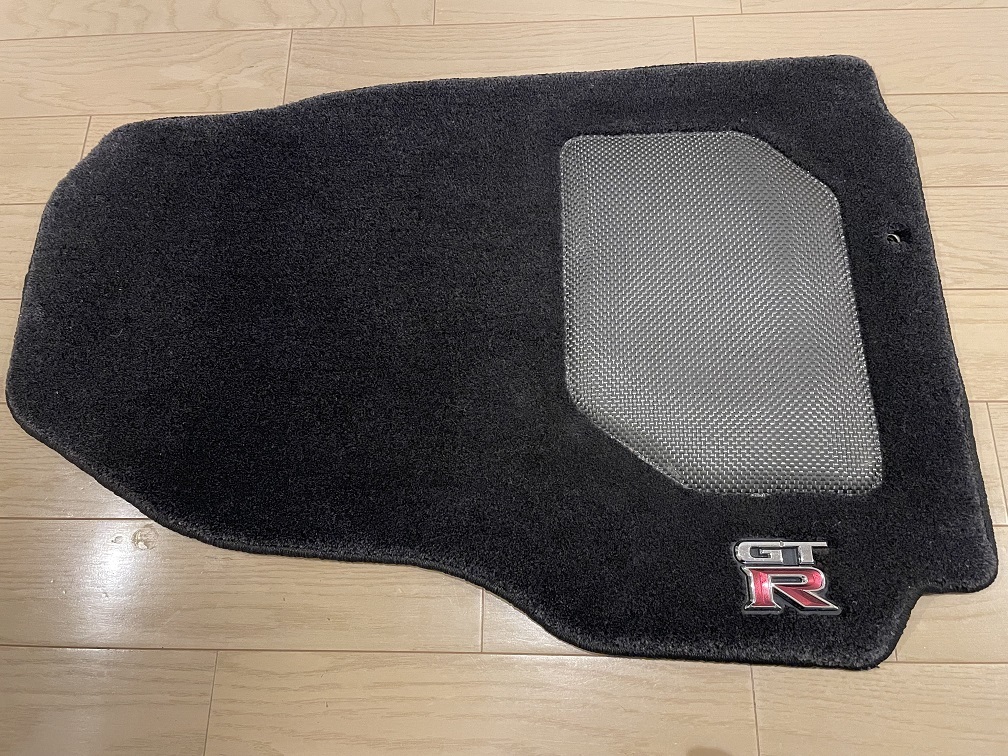 Yahoo!オークション - 送料無料』R35GTR 純正フロアマット 一台分