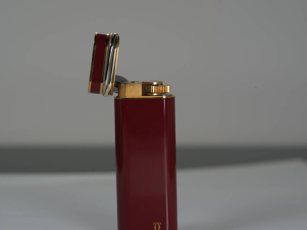 Cartier カルティエ ガスライター ボルドー×ゴールド ロゴ刻印 Cartier カルティエ ガスライター ボルドー×ゴールド ロゴ刻印