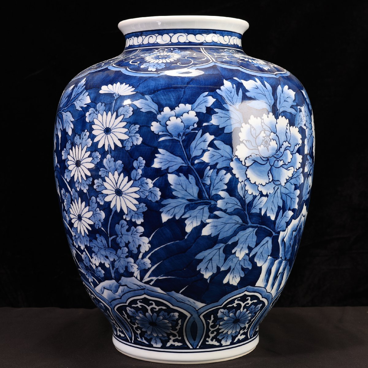 珍品堂】1円から B087 有田焼 岸右衛門窯 染付牡丹絵 花瓶 飾壺 珍品堂】1円から B087 有田焼 岸右衛門窯 染付牡丹絵 花瓶 飾壺