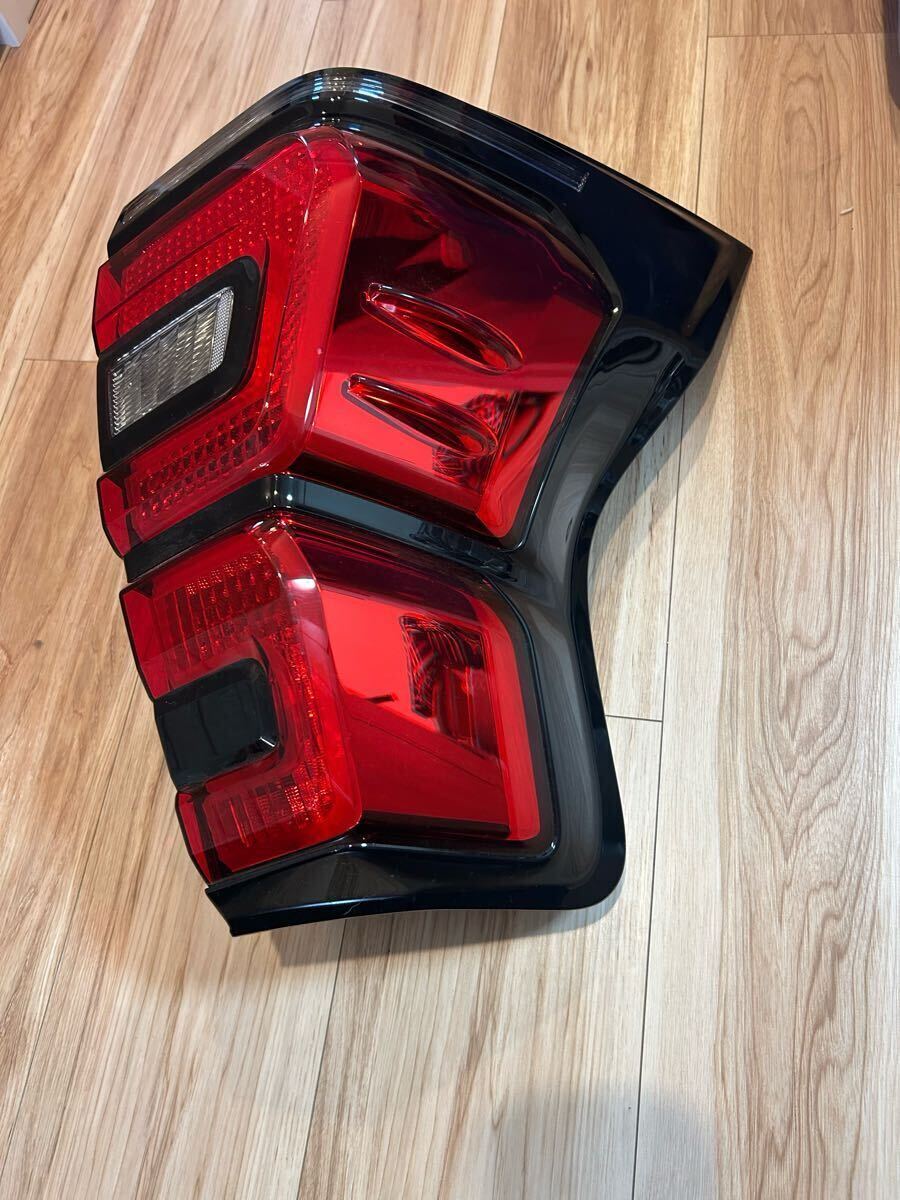 Yahoo!オークション - ランクルプラド 150 テールレンズ ランプ 中古 ...