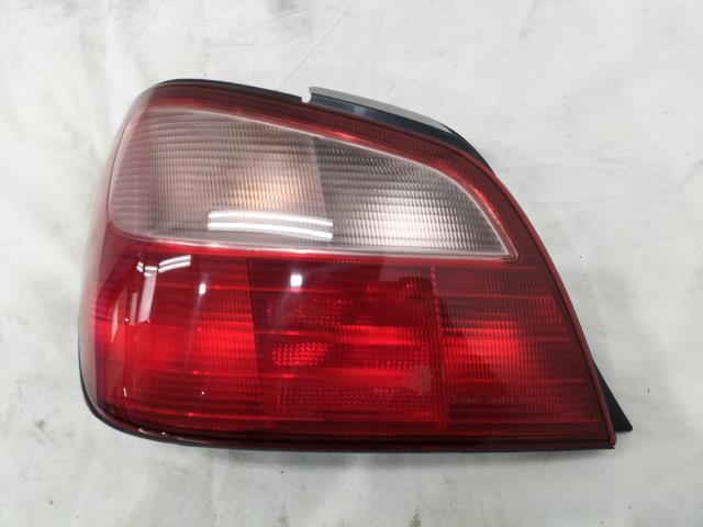Yahoo!オークション - インプレッサ LA-GD3 左テールランプ 15I 01G 84...