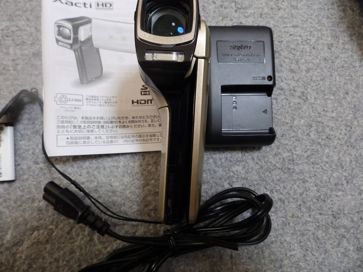 Yahoo!オークション - 美品 SANYO Xacti DMX-CG11 ホワイトゴールド ...