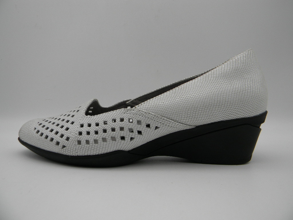 Yahoo!オークション - 【 fitfit 】 パンプス（22．5～23cm位...