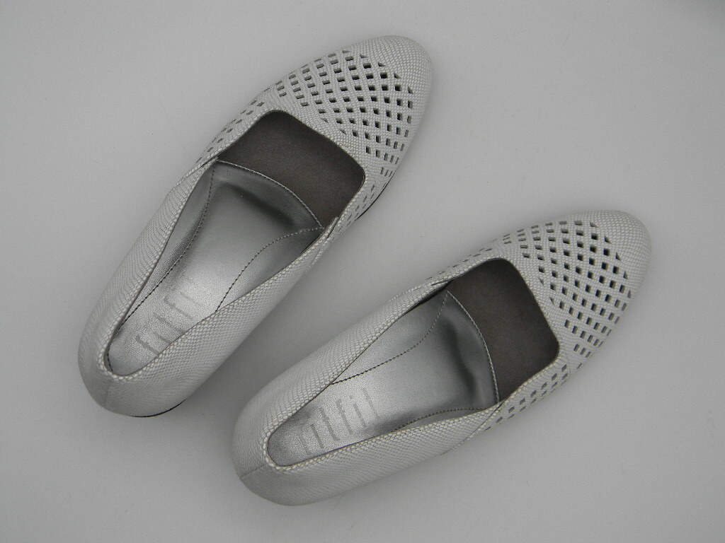 Yahoo!オークション - 【 fitfit 】 パンプス（22．5～23cm位...