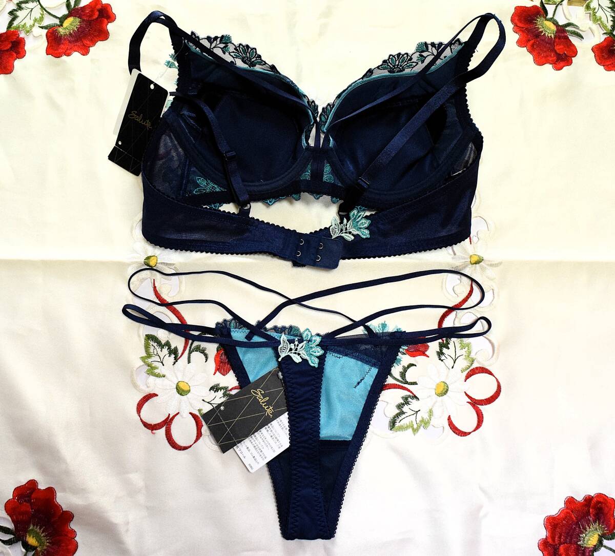 Yahoo!オークション - 新品・タグ付き ワコール サルート 67G・バハ...