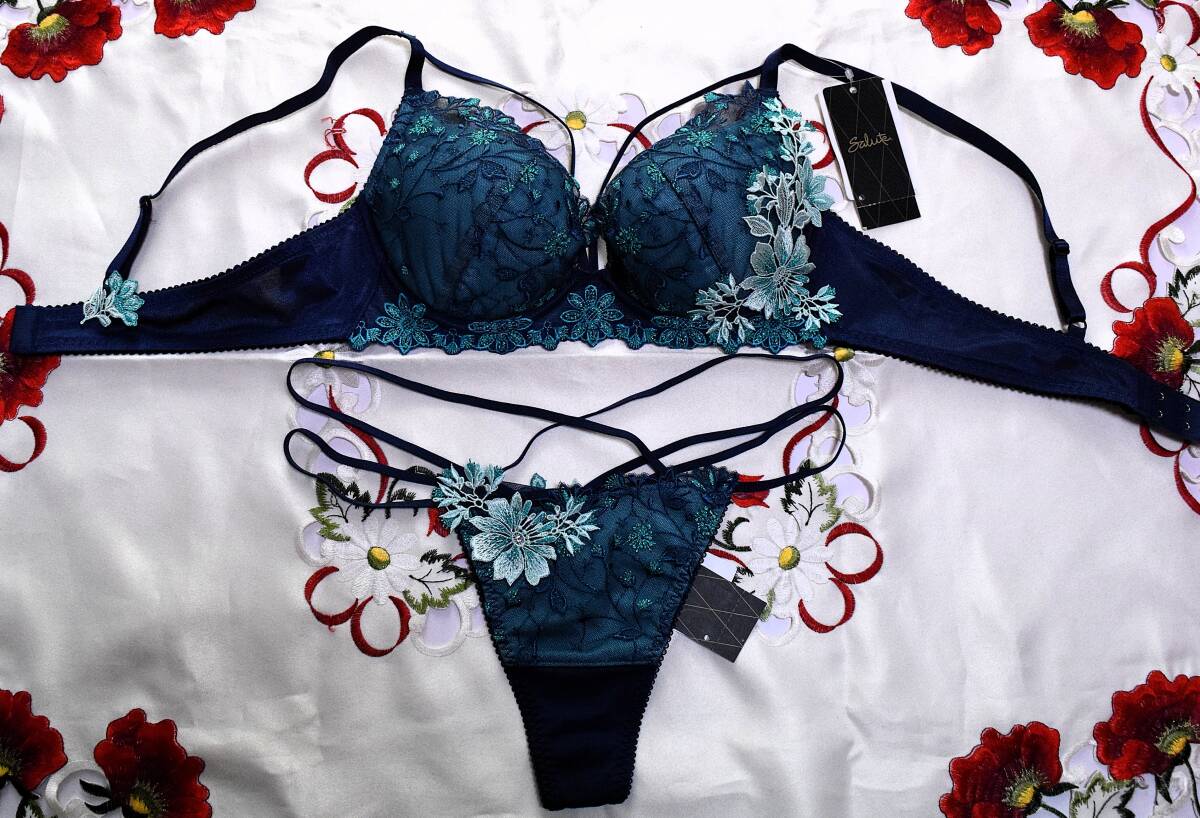 Yahoo!オークション - 新品・タグ付き ワコール サルート 67G・バハ...