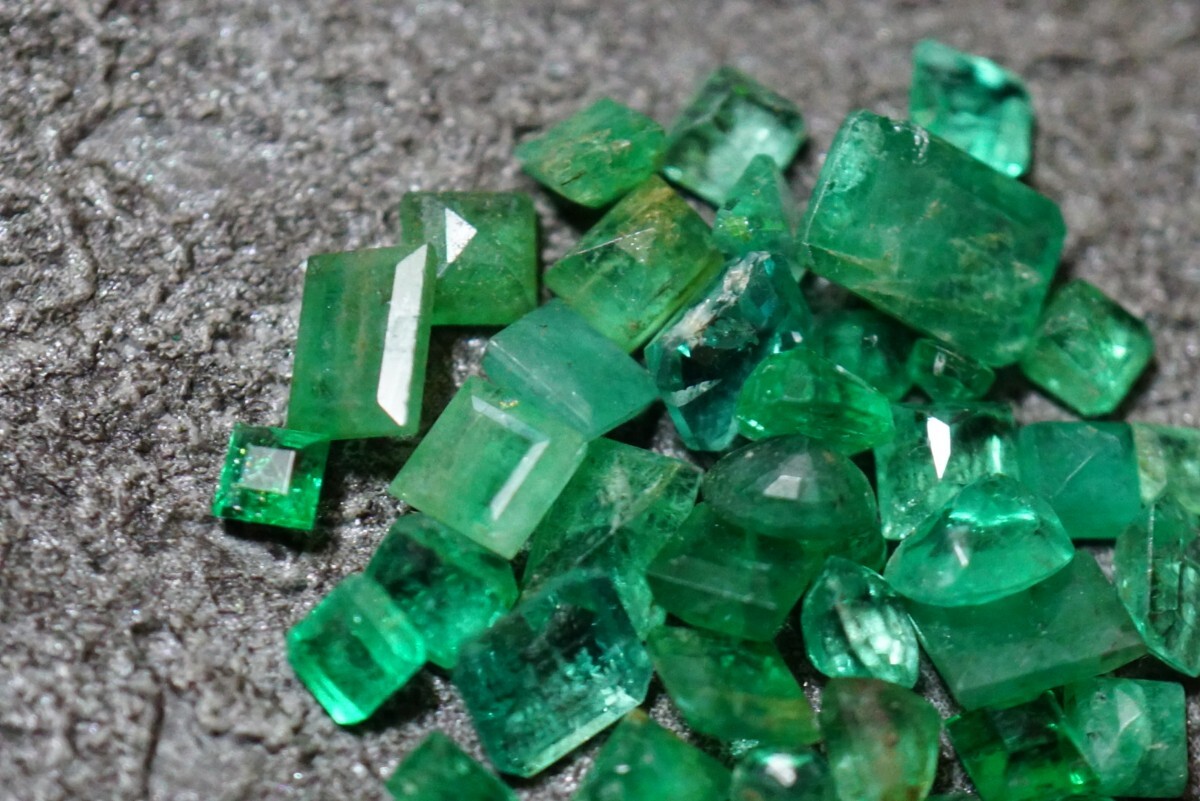 Yahoo!オークション - x28 天然エメラルド ルース 10.5ct 2.1g 外し石 ...