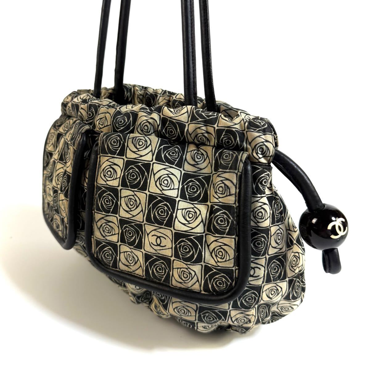 美品】CHANEL シャネル コットン レザー カメリア 肩掛けトート 美品】CHANEL シャネル コットン レザー カメリア 肩掛けトート