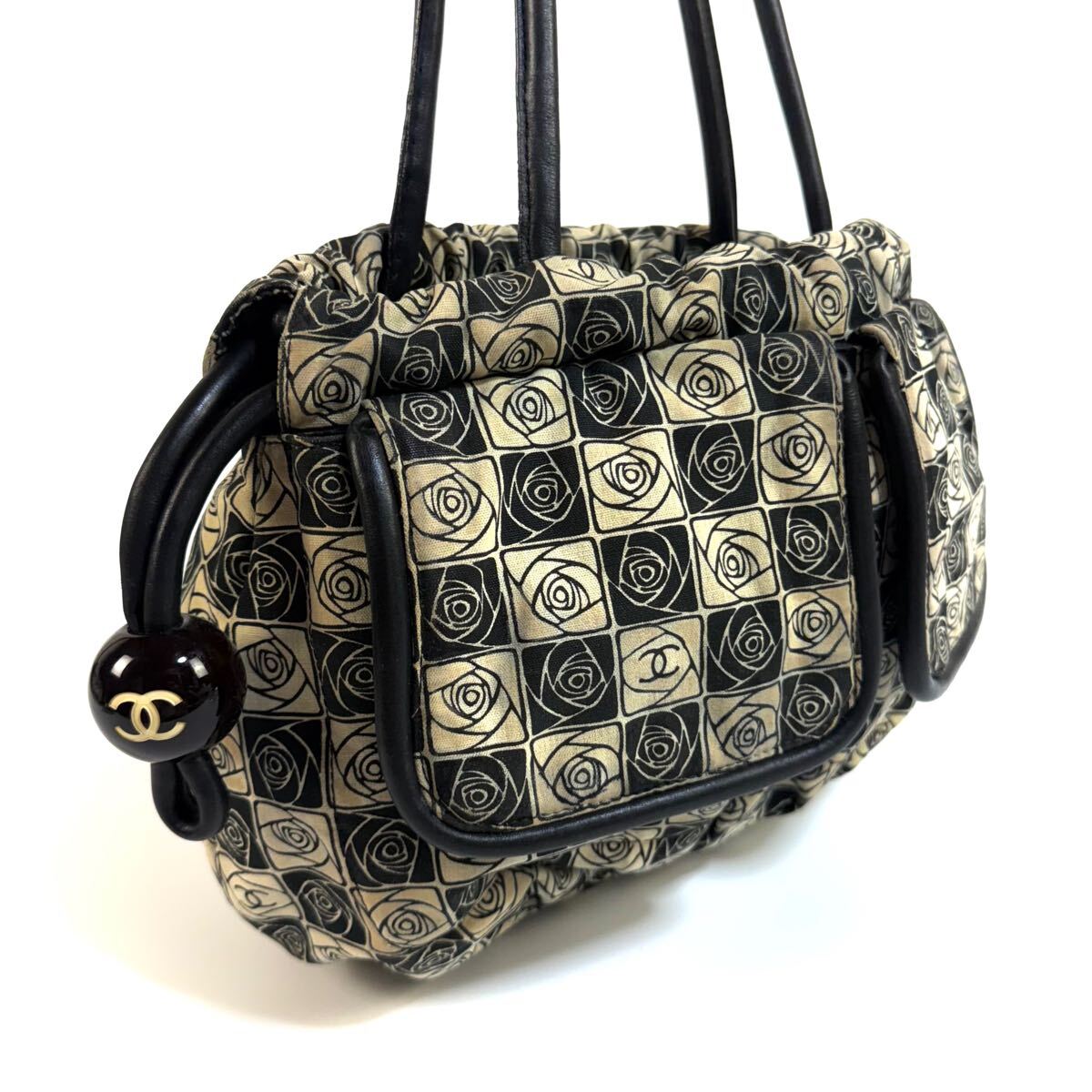 美品】CHANEL シャネル コットン レザー カメリア 肩掛けトート 美品】CHANEL シャネル コットン レザー カメリア 肩掛けトート