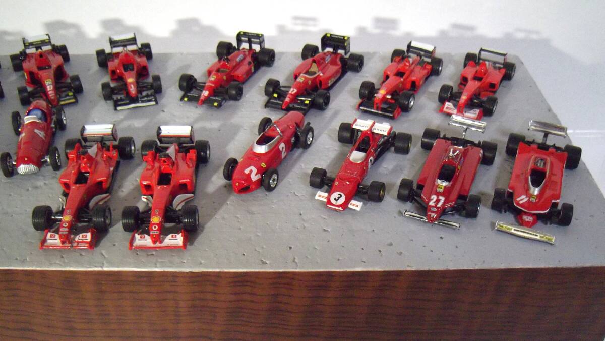 Yahoo!オークション - DyDo ダイドーFerrari フェラーリ F1 20台とガラ...