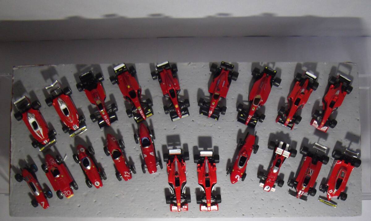 Yahoo!オークション - DyDo ダイドーFerrari フェラーリ F1 20台とガラ...
